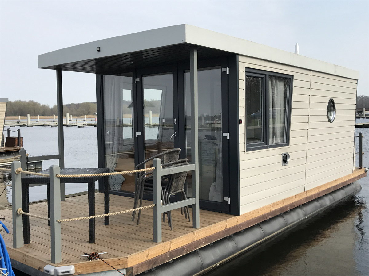 Hausboot-Floss BUGATTI - Hausbooturlaub ohne Führerschein, Yachtcharter ...