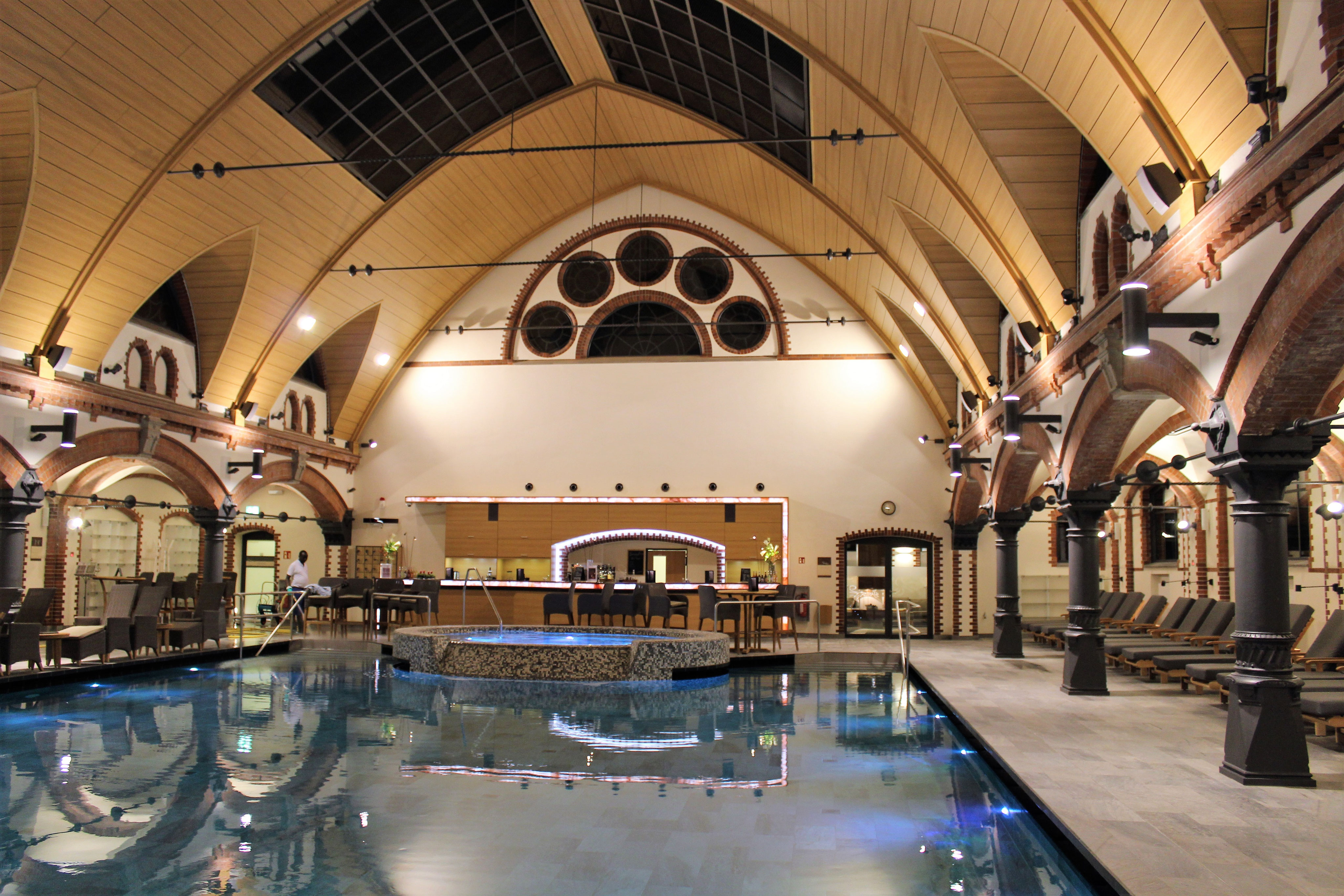 In Geschichte baden - historische-hallenbaeder