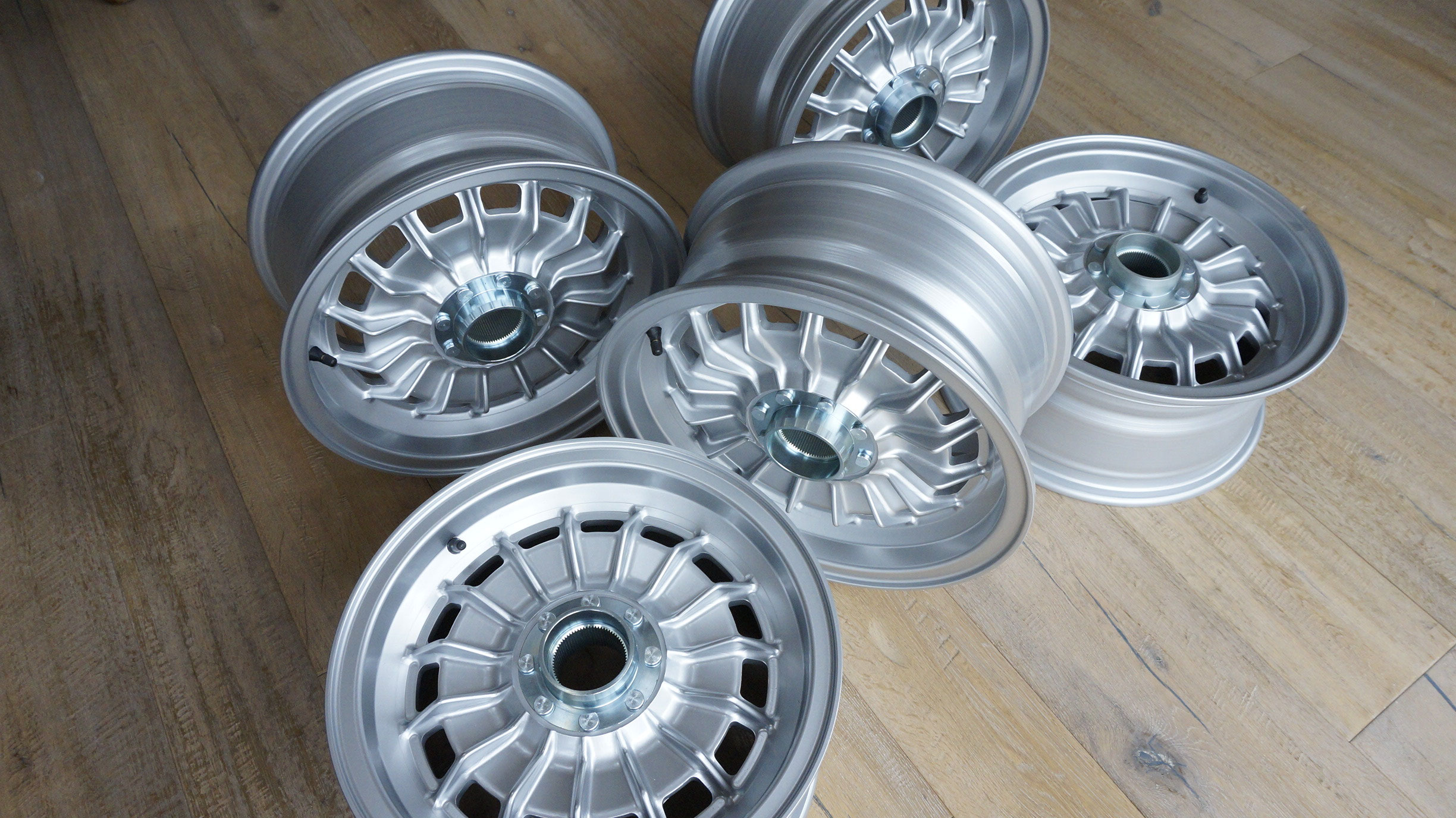 Felgen Flügelmuttern Rims Spinners - Iso Rivolta Club Deutschland