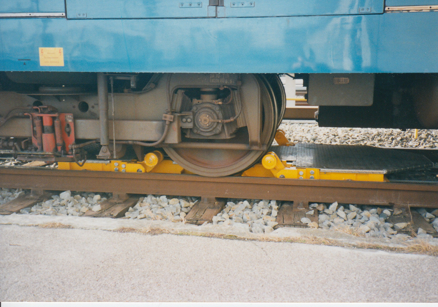 Cable-operated shunting device with wheelset carriage - rangiertechniks ...