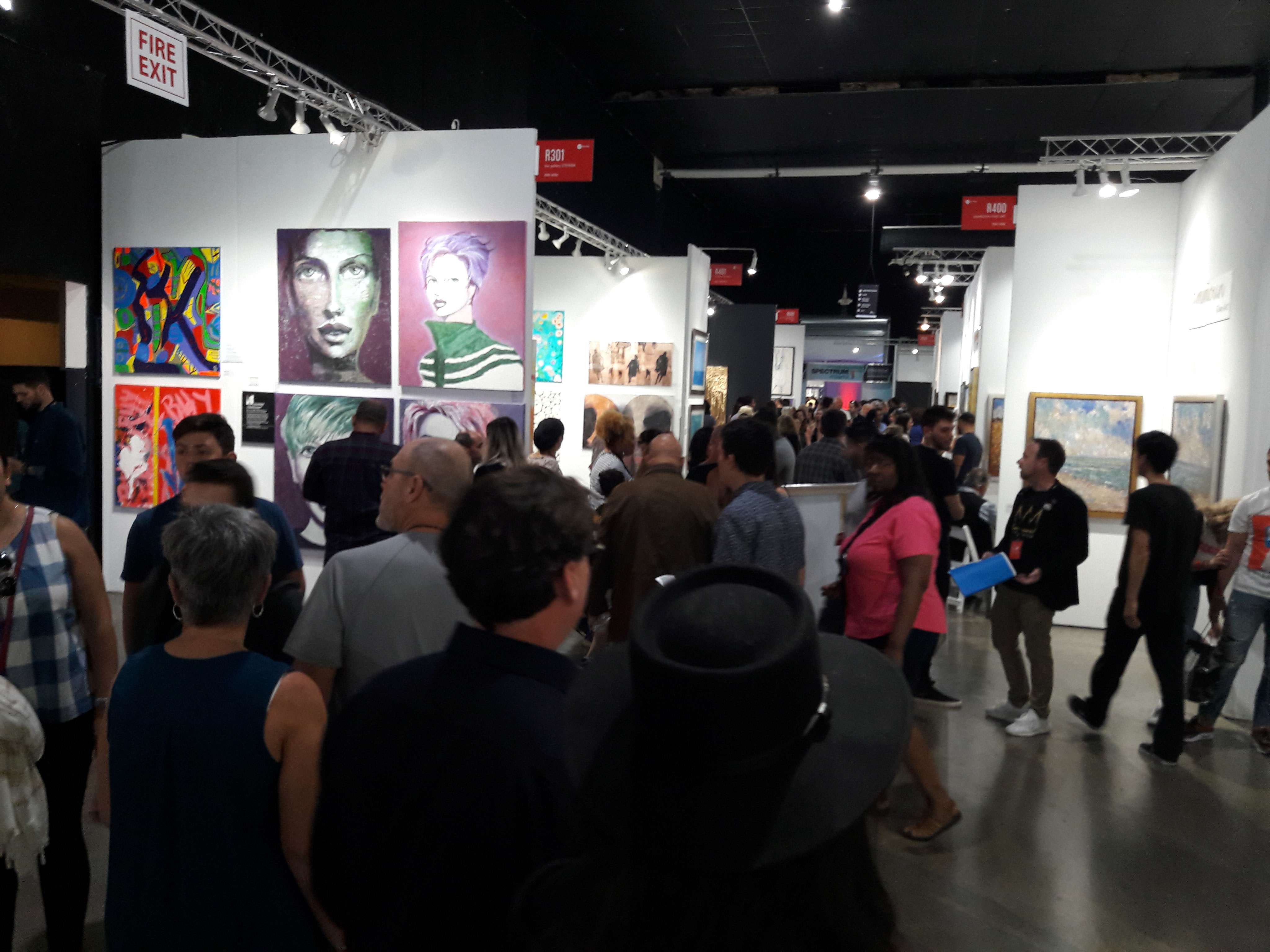 Red Dot Miami Kunstausstellung - Eva Dvorak Beton Bilder Art