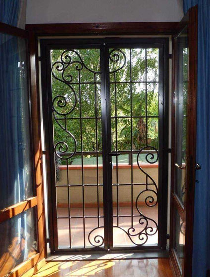 PROTECCIONES DE HERRERÍA PARA PUERTA - Página web de ...