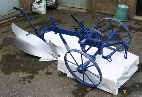 OUTILS ANCIENS - ART POPULAIRE : Coutre de charrue