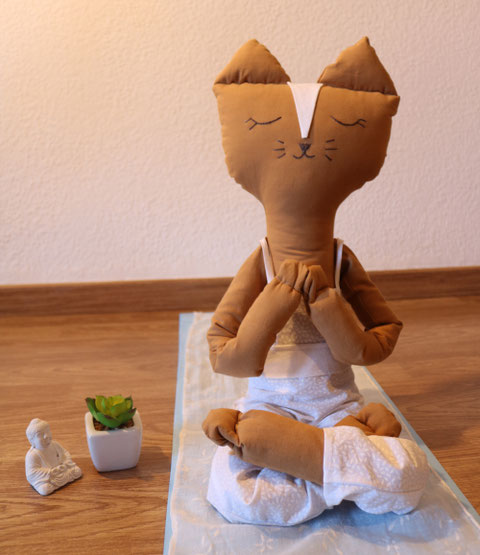 YOGI CATS FOR YOGI KIDS - Lusatnam. Ilustración para el alma