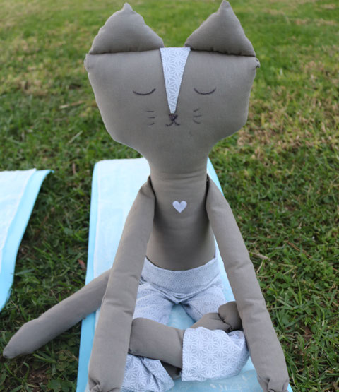 YOGI CATS FOR YOGI KIDS - Lusatnam. Ilustración para el alma