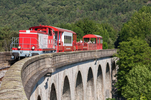 LE Train rouge - Pyrénées Audoises Tourisme