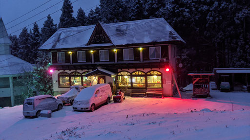 赤い扉ロッジ スノーリゾート・ロマンスの神様スキー場 - Red Gate Lodge ページ！