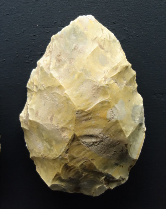 Le biface "de la Porte du bois" - Les amis du musee d'Abbeville