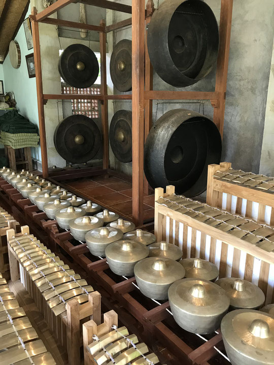 SALUKAT - Dewa Alit & Gamelan Salukat