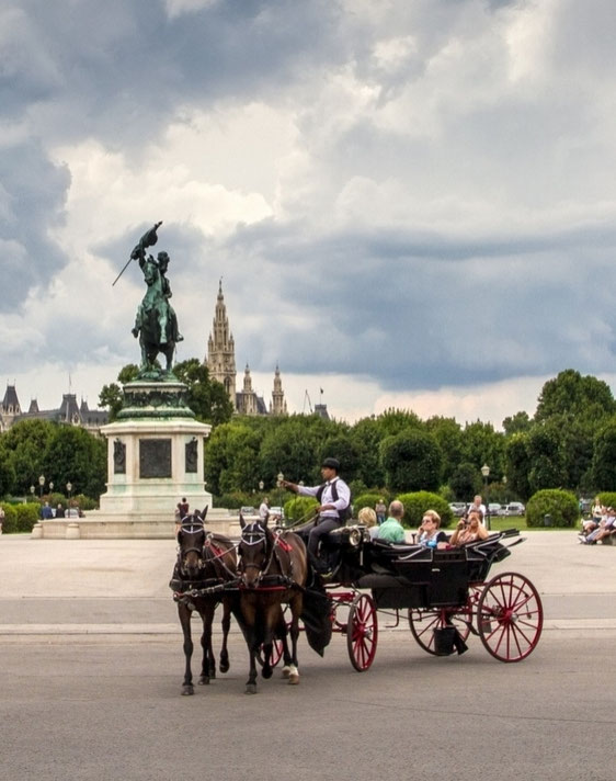 Fiaker fahrt in Wien - Kutschfahrt - Sightseeing Tour in der Wiener ...