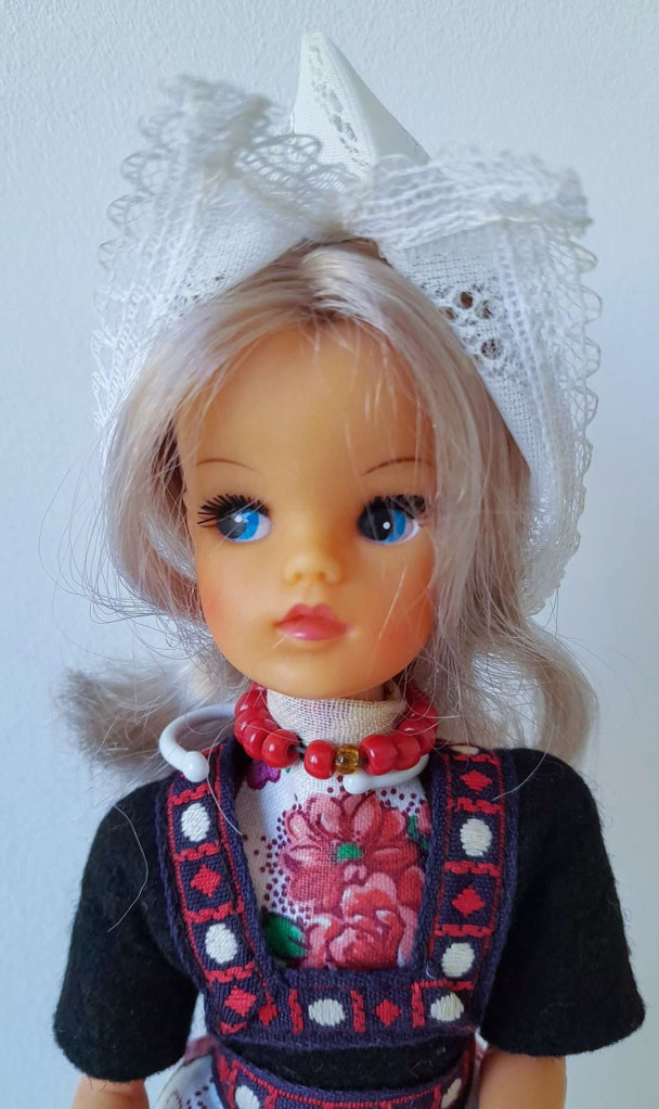 The mystery of Volendam - Lulemee Art - vintage inspired illustrations ...