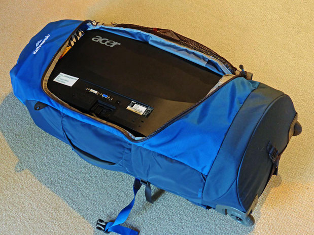 Travelling with a desktop monitor - The Journey and the Destination