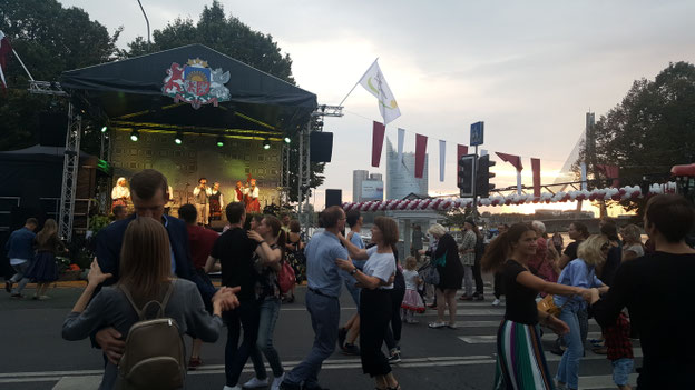 Essen, Trinken, Tanzen - lettische Kultur und Traditionen ...
