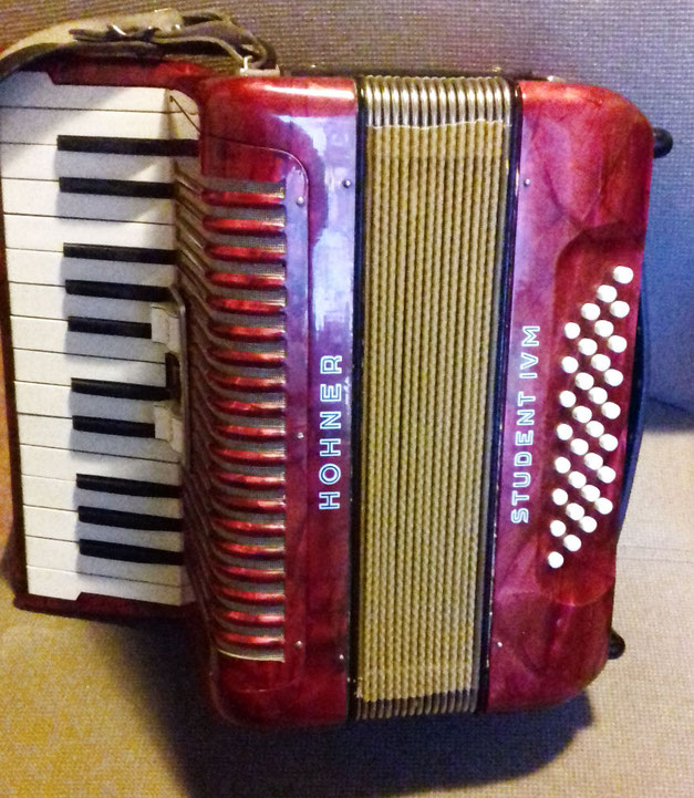 HohneR Student IV M in rot - akkordeonss Webseite!