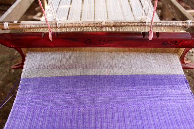 Crafty in Luang Prabang: Weaving - journeytodesign.com