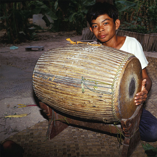 Drum - samphor សំភោរ - Sounds of Angkor