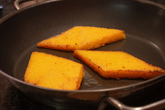 Polenta Schnitten knusprig gebraten - mjpics.de