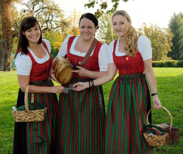 Die Marketenderinnen - ELIN Stadtkapelle Weiz Die Marketenderinnen - ELIN Stadtkapelle Weiz