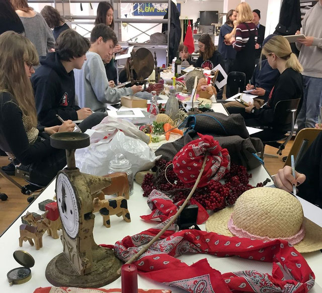 Lernende der Fachklasse Grafik bringen Spitteler-Text ins Museum - Blog des Bildungs- und ...