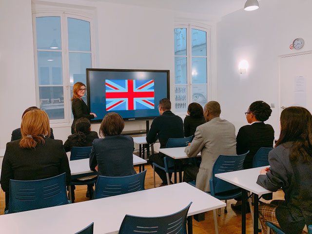 Cours hôtelier - diplôme hôtellerie gouvernante réceptionniste - Ecole ...