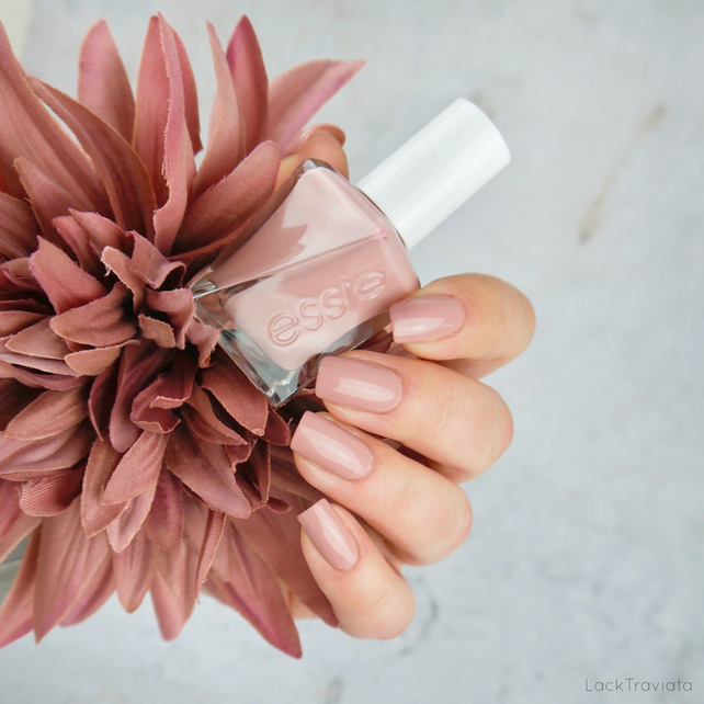 essie • princess charming - LackTraviata - Nagellack-Liebe