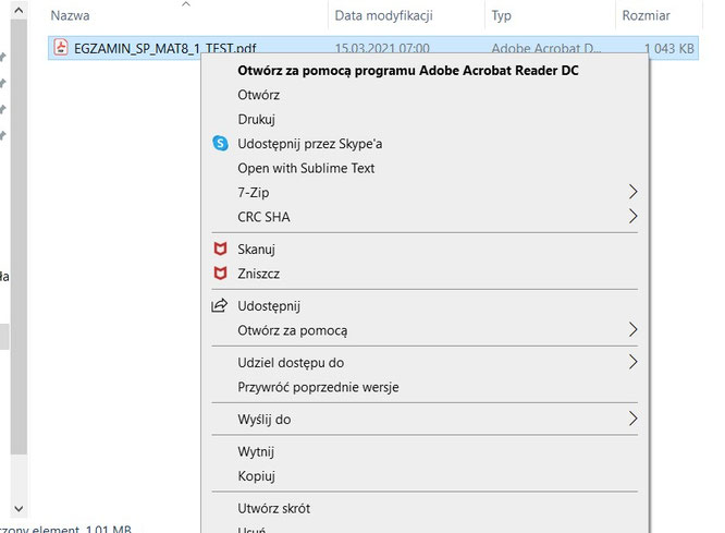 Email z tematem i podpisany imieniem, nazwiskiem, klasą pod treścią ...