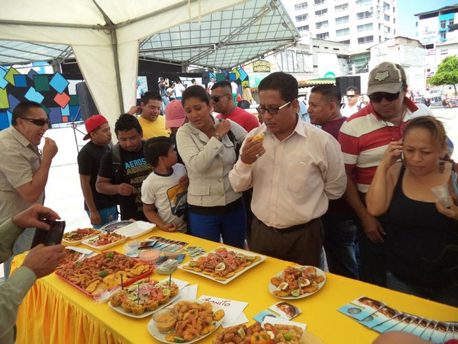 Festival de comidas manabitas en el parque central de Manta - Revista ...