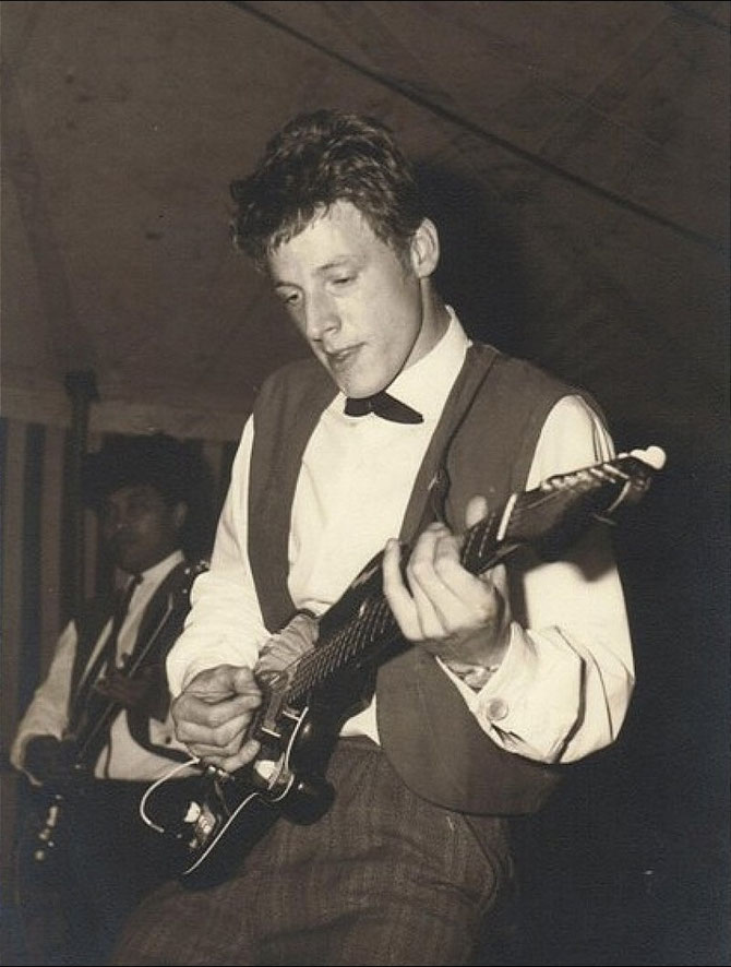 The Jumping Strings - De website van redrockdevils!