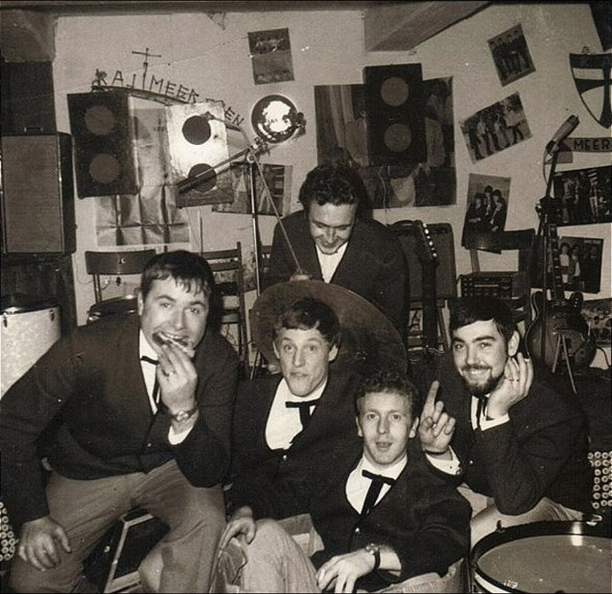 The Jumping Strings - De website van redrockdevils!