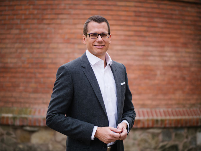 Christoph Riedl - Christoph Riedl