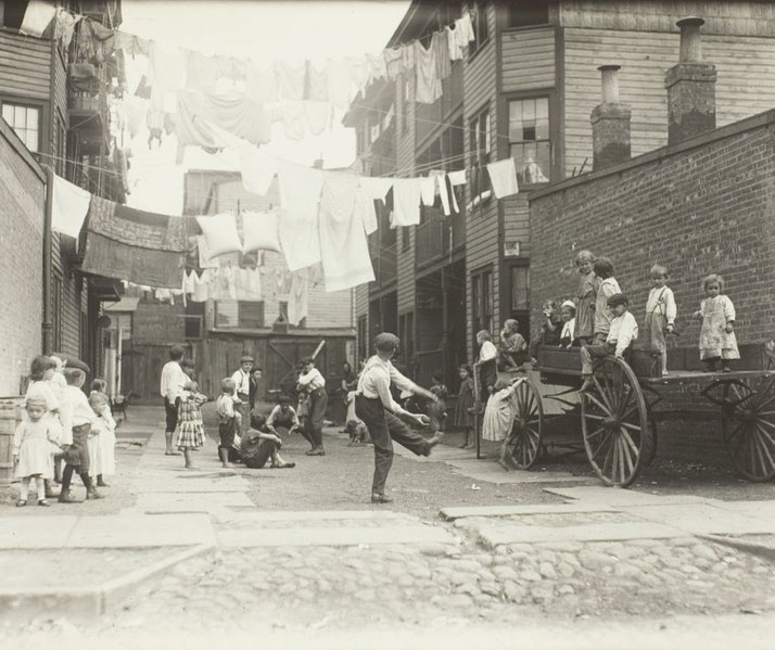 The dramatic explosion of population sizes during the Industrial ...