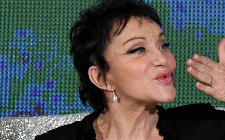 Angela Brambati yesterday & today: the queen of "Richi & Poveri ...