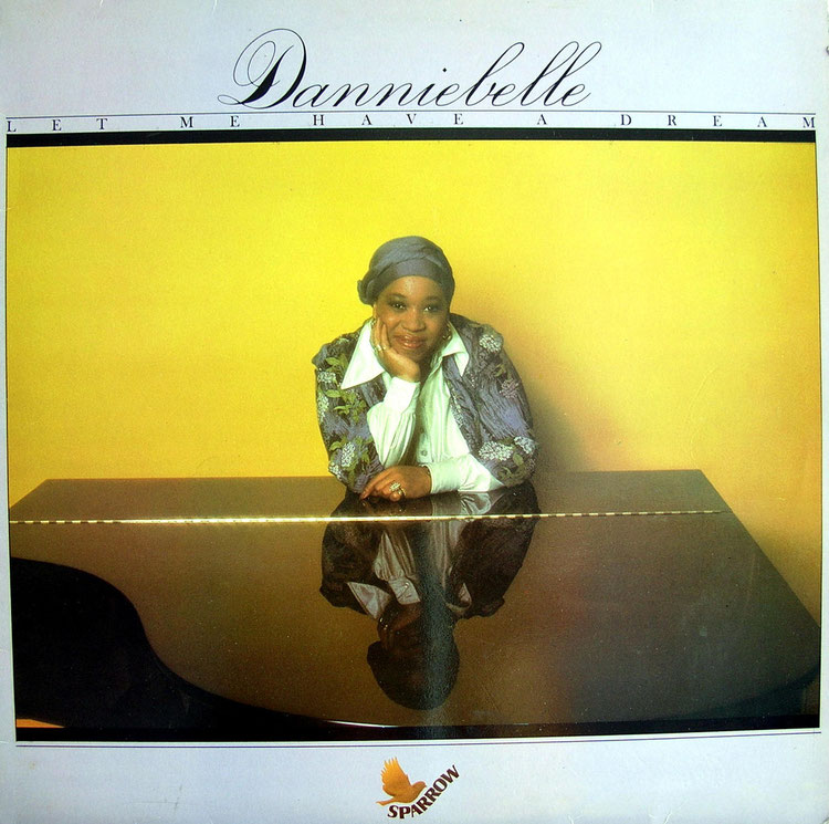 DANNIEBELLE HALL - Bensound Musikshop
