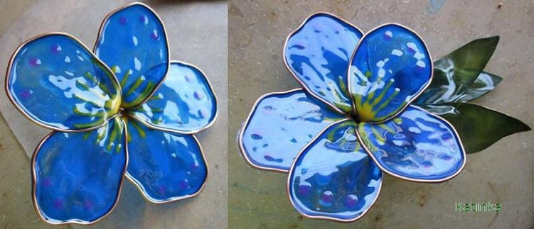 Blaue Blume aus Window Color - Artesania Katinka Duval