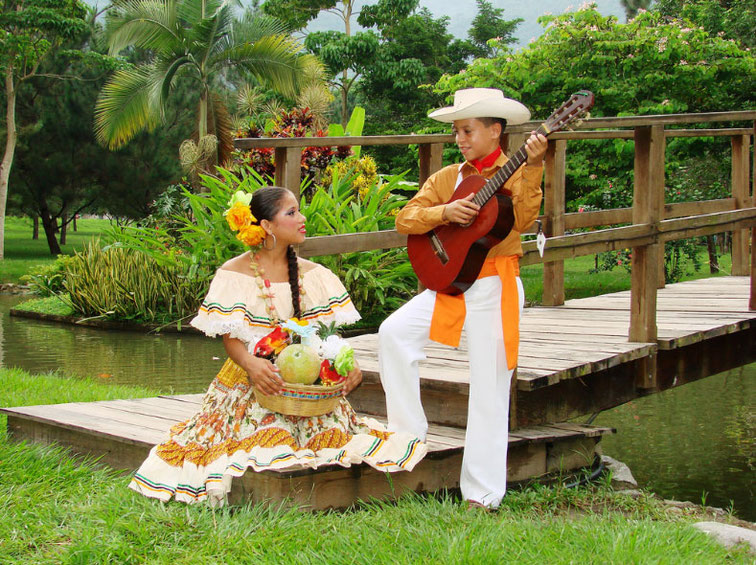 CANCIONES FOLkLÓRICAS - Maestros por HONDURAS