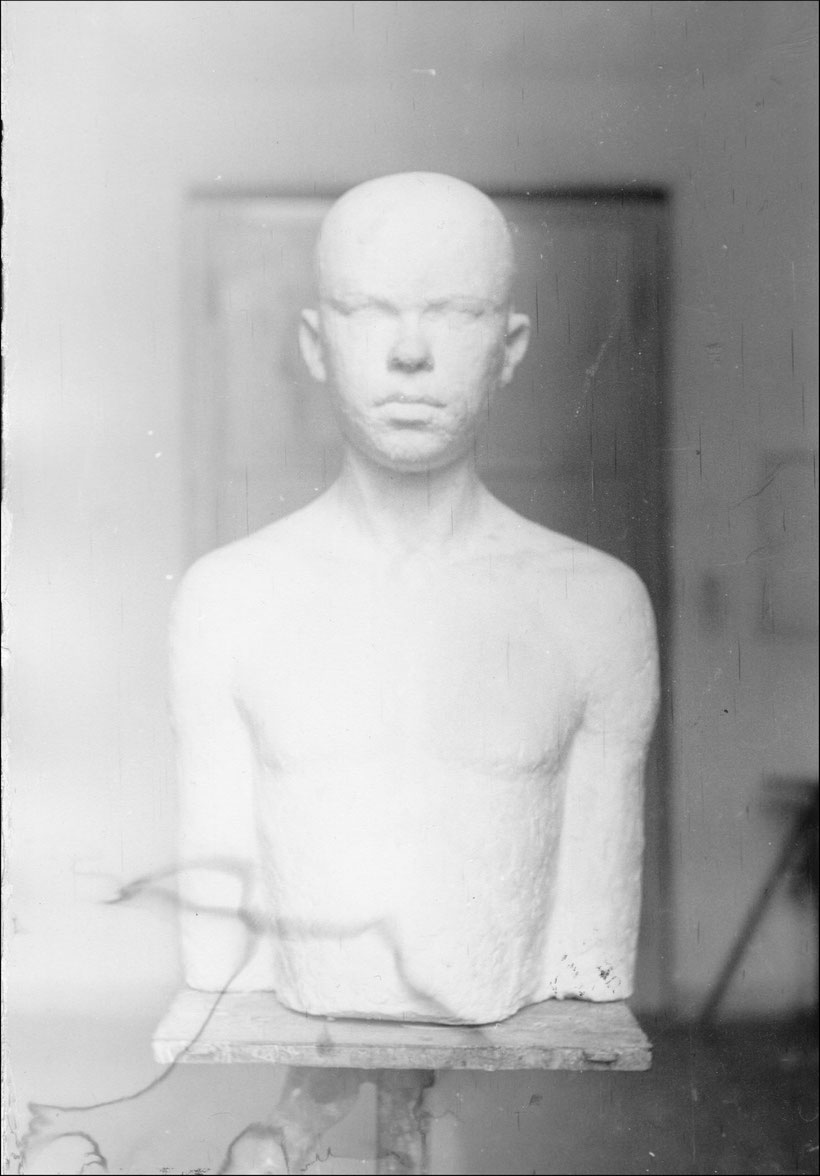 Neue und alte Versuche: Masken und Plastiken - Helma Fries