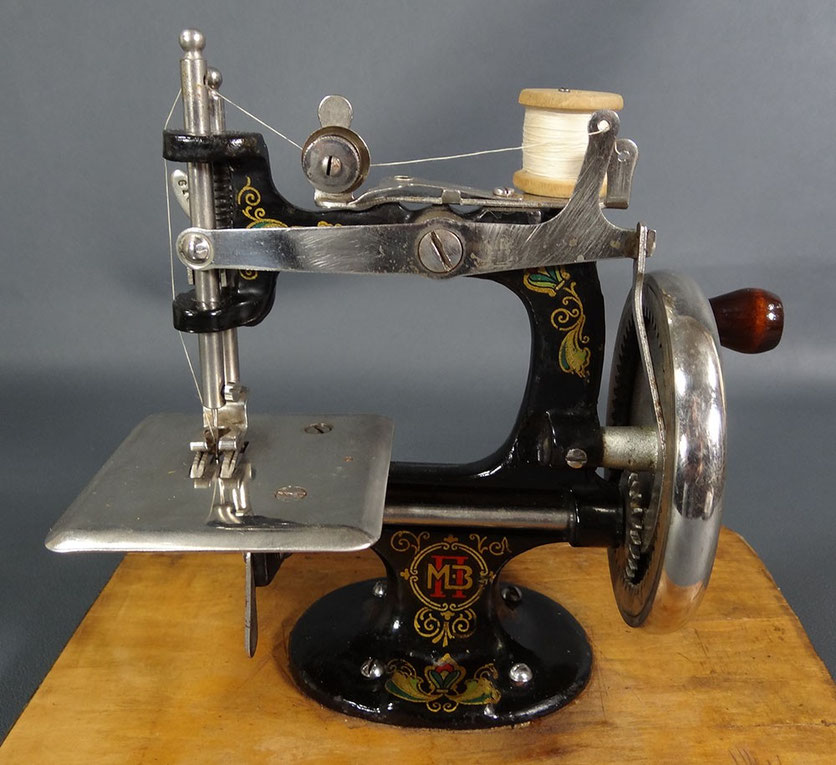 SINGER Russian Made Sewing Machines - Fiddlebase