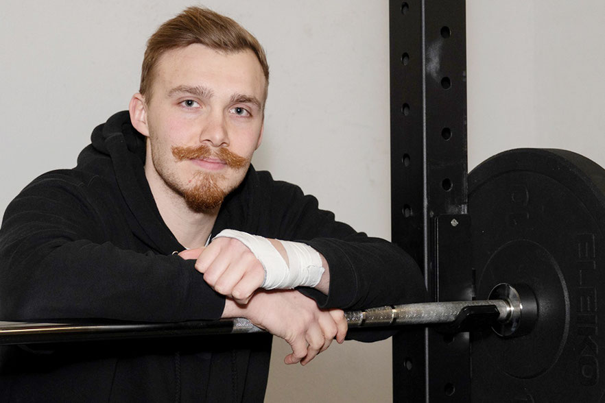 Kraftsport im Fitnessstudio - Jugendhilfezentrun Lionhof e.V. - Mainz