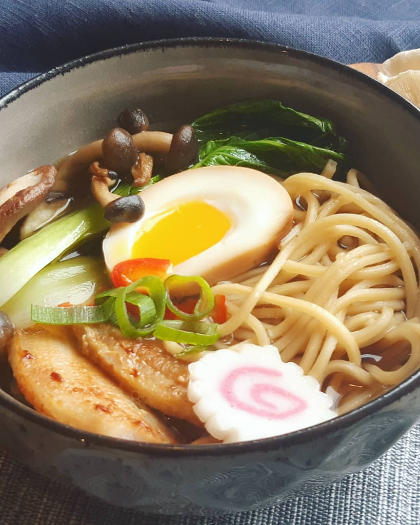 Japanese miso ramen noodle soup - Website Hennies Kitchen!