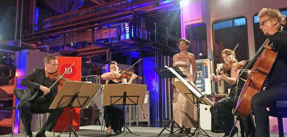 Zwischen Abgesang und Aufbruch, glänzend interpretiert - Freunde des ...