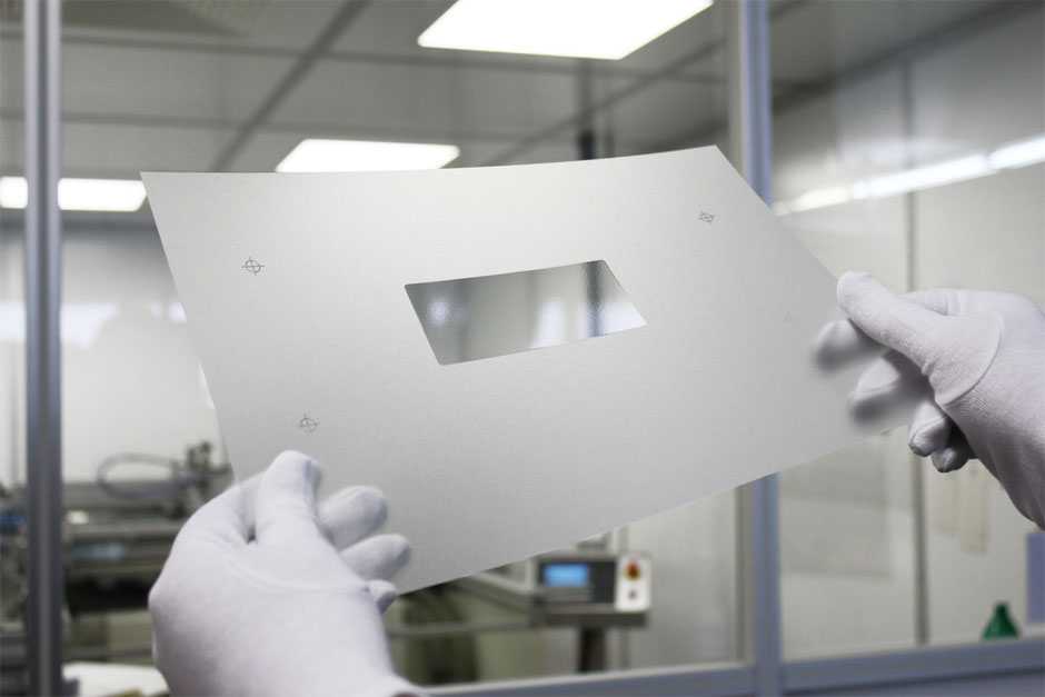 Screen printing of front membranes with glazes and special varnishes in ...