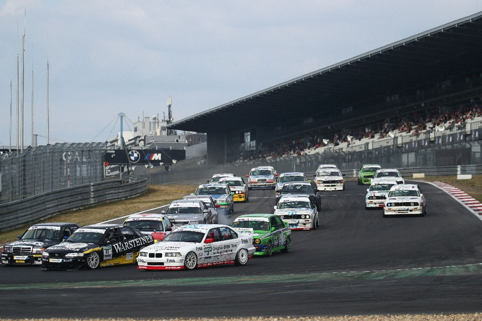 DTM-Legende Olaf Manthey schreibt im DTM Classic Cup seine ...