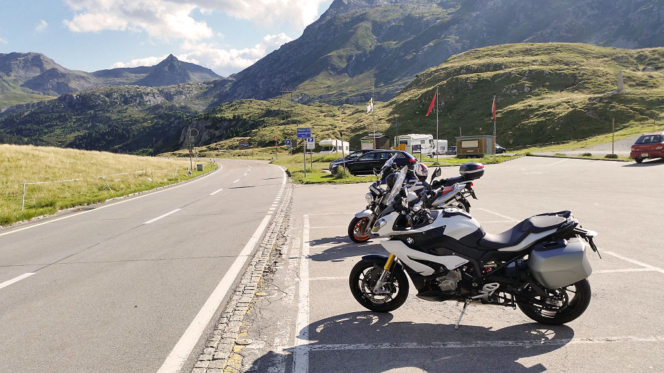 Lukmanierpass mit dem Motorrad und Auto - Pässe.Info