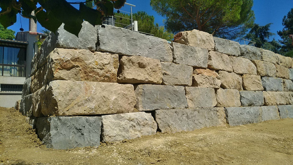Enrochement Toulouse - Gabion, bétoflors, rondins de bois