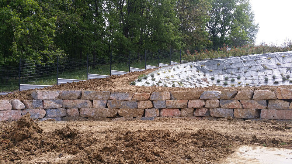 Enrochement Toulouse - Gabion, bétoflors, rondins de bois