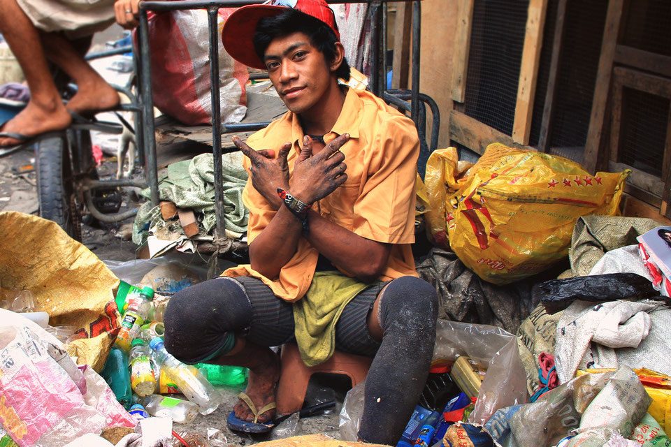 Smokey Mountain: A Walk Through The Slums Of Manila, Philippines ...