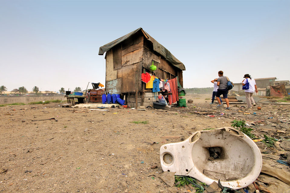 Smokey Mountain: A Walk Through The Slums Of Manila, Philippines ...