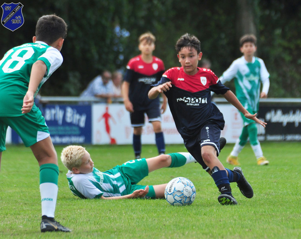 Ex-Schalke-Trainer bejubelt in Leer den Sieg des Wuppertaler SV - SV Borussia Leer - ein anderer ...