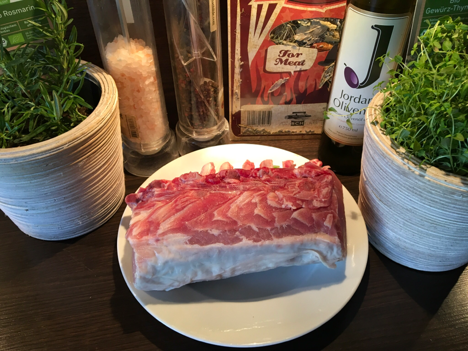 Duroc Karree im Heubett gegrillt - Barrybbq Grillblog