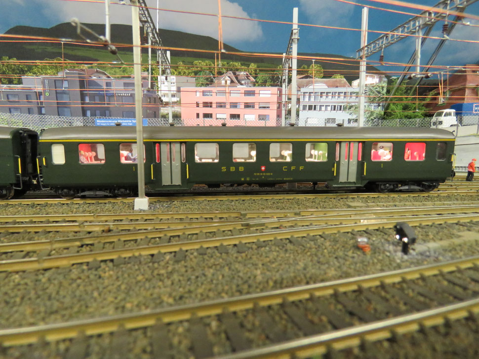 Innenbeleuchtung in Apm und Bpm von Roco, - hrkloetschbergbahn